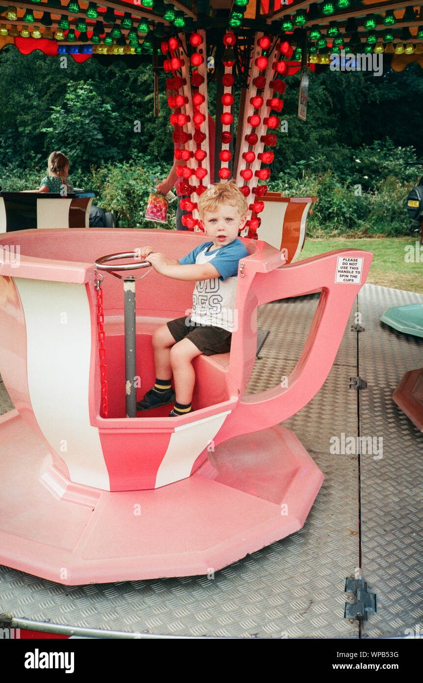 Teacup ride at fairground hi-res stock photography and images - Alamy