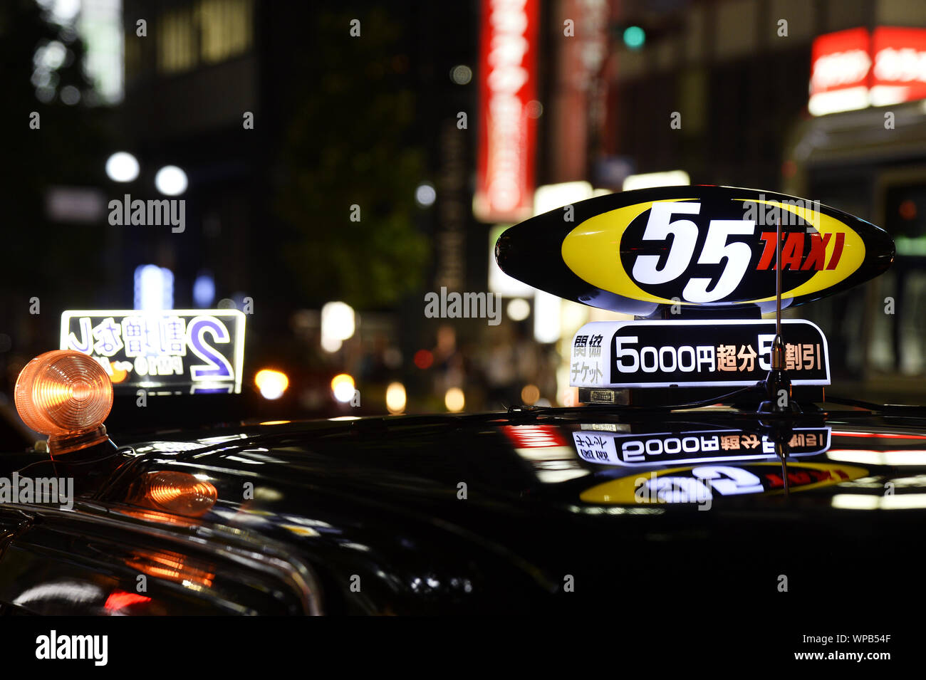 Japanese taxi sign hi-res stock photography and images - Alamy