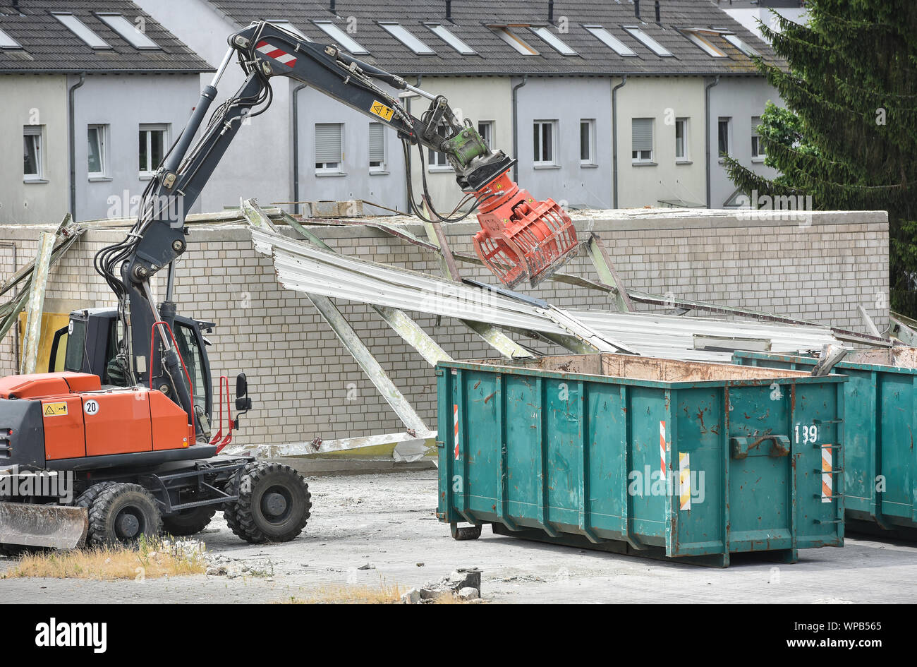 Hydraulic demolition machine hi-res stock photography and images - Alamy