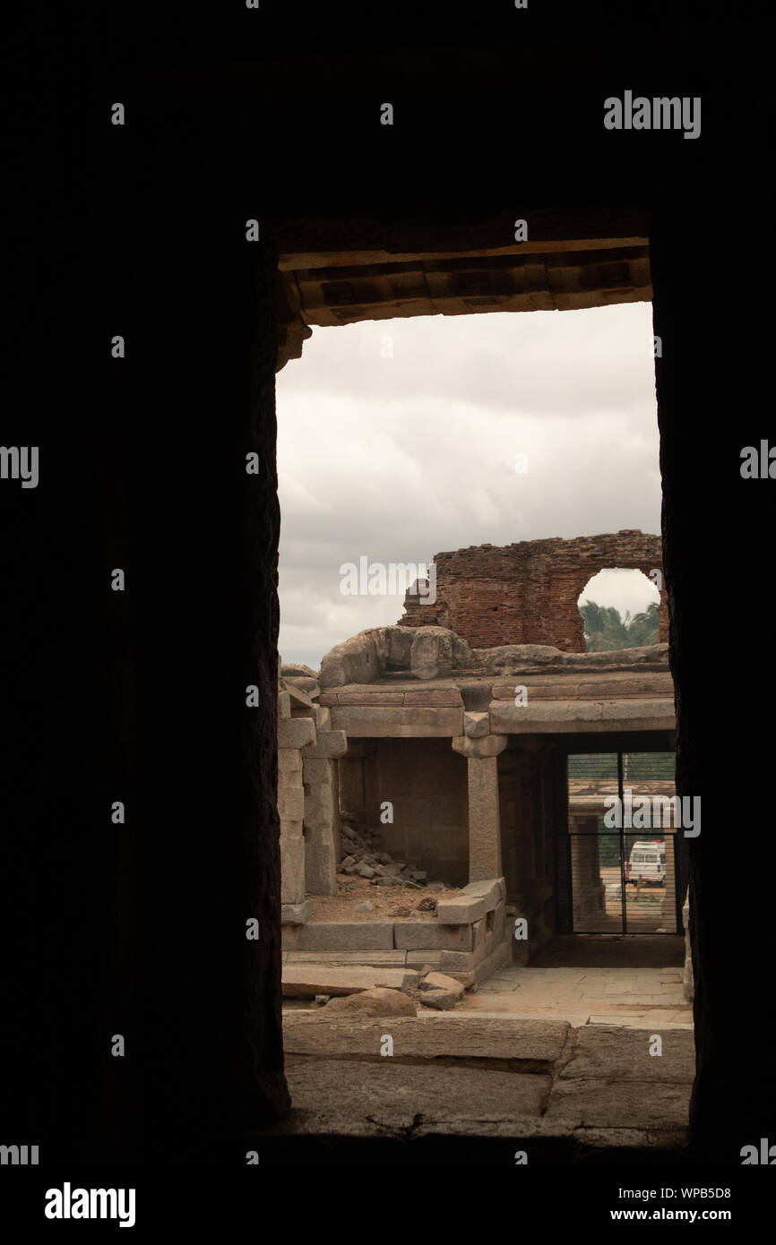 Ruined temples hi-res stock photography and images - Alamy