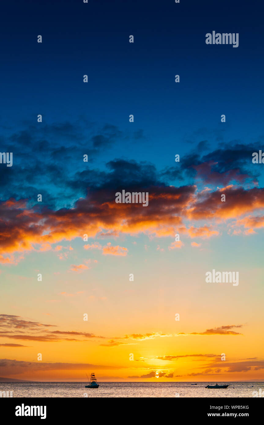 Sport fishing boat flying bridge hi-res stock photography and images ...