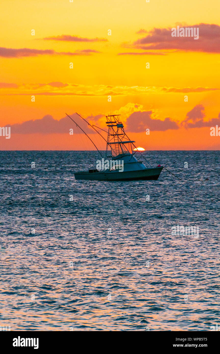Sport fishing boat flying bridge hi-res stock photography and images ...