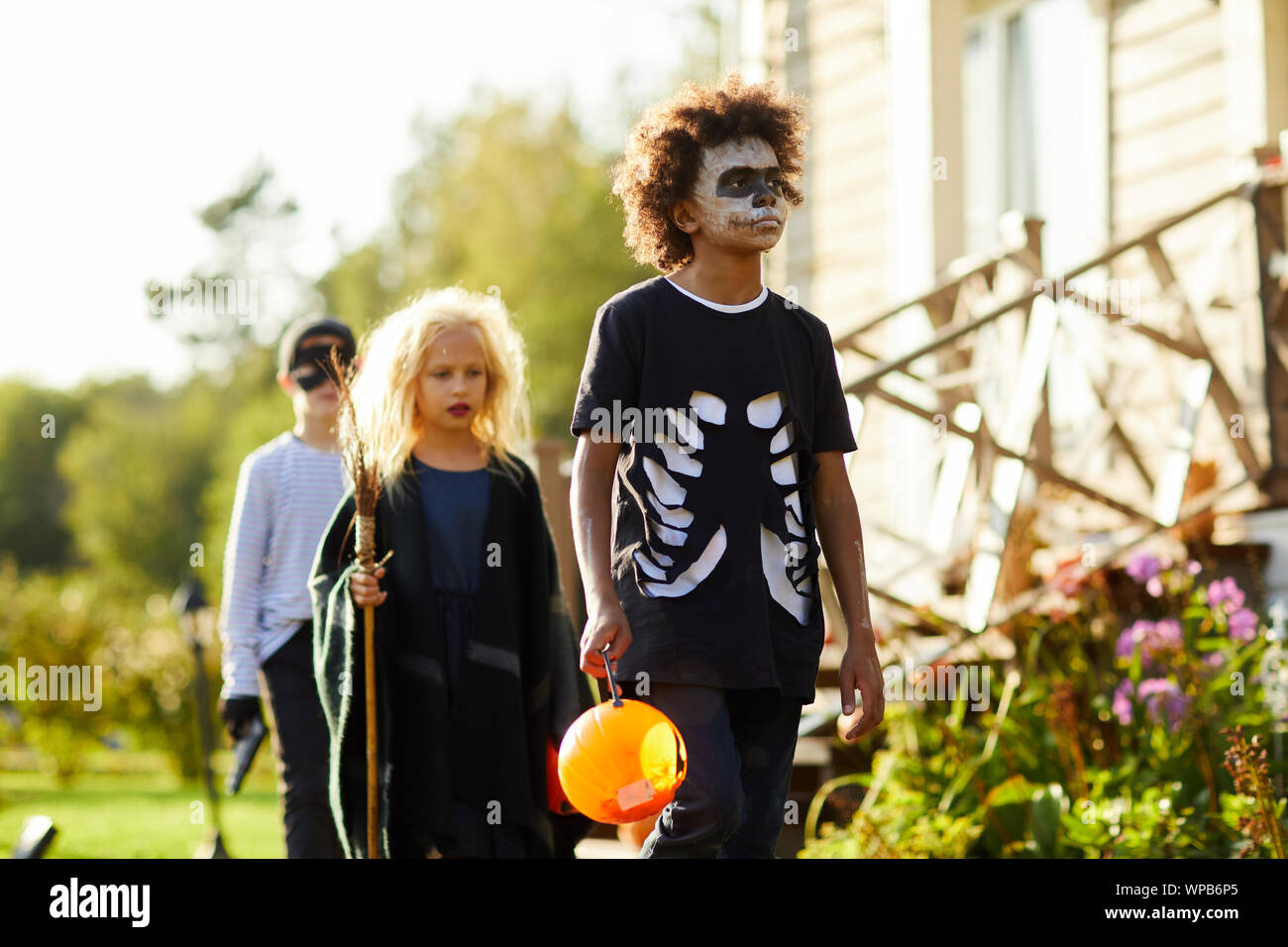 African Costume High Resolution Stock Photography and Images - Alamy