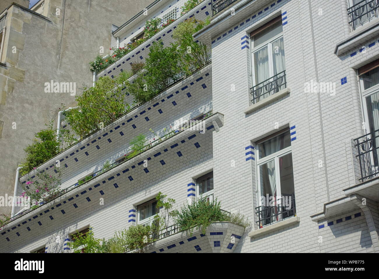 Stepped-terrace apartment building by architect Henri Sauvage (1873 ...