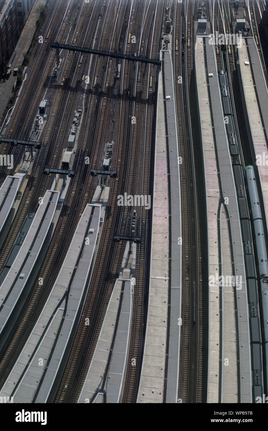 Train tracks london hi-res stock photography and images - Alamy