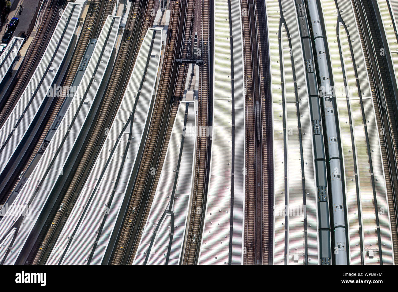 Train Tracks into London Bridge Station Stock Photo - Alamy