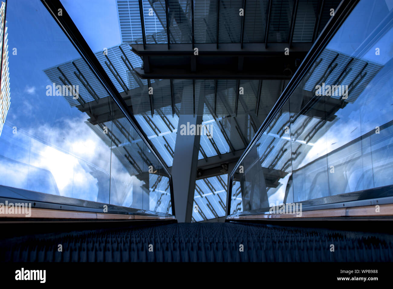 Sharp angles hi-res stock photography and images - Alamy