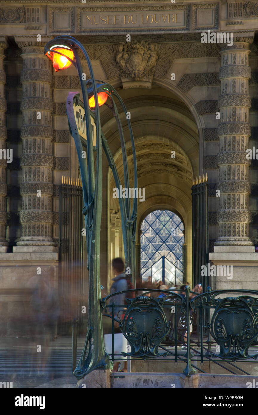 Paris, Musee du Louvre, Metro Stock Photo - Alamy