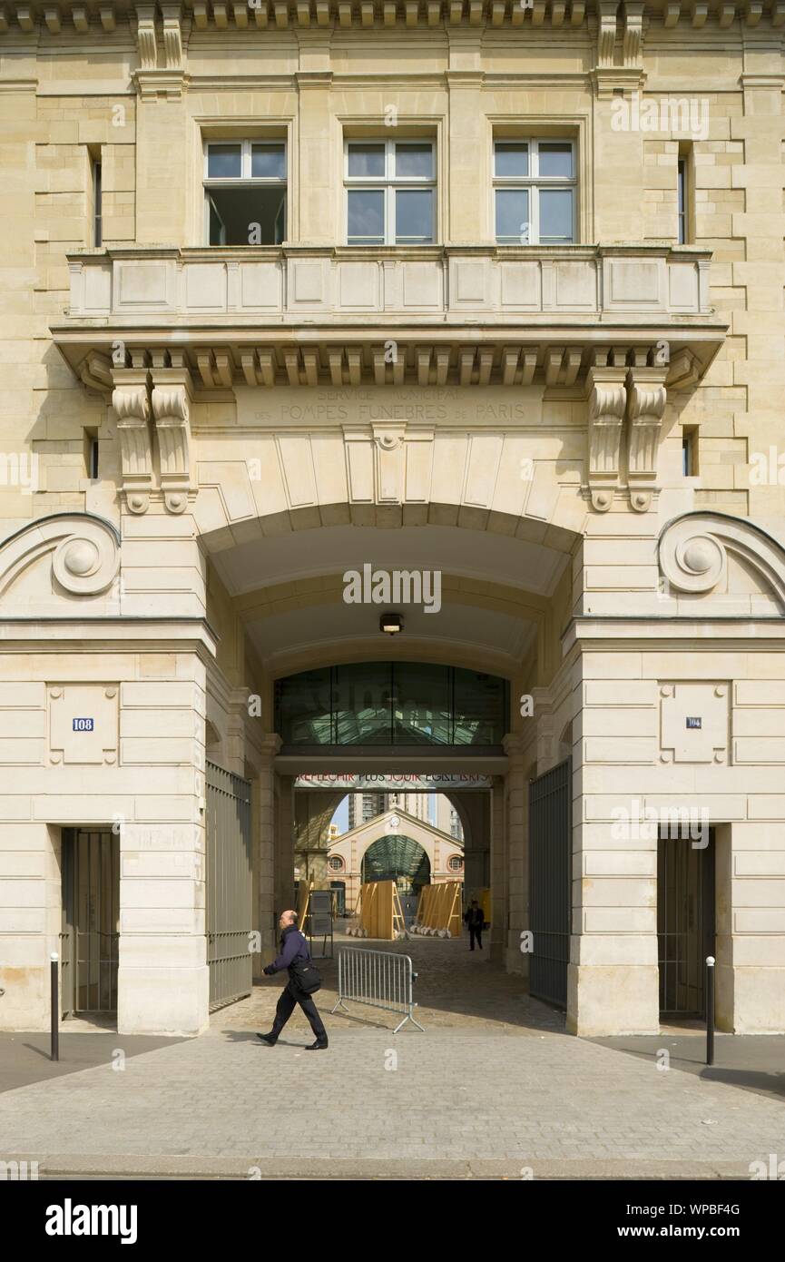 Paris, Museum für Moderne Kunst Centquatre, Le 104 - Paris, Museum of ...
