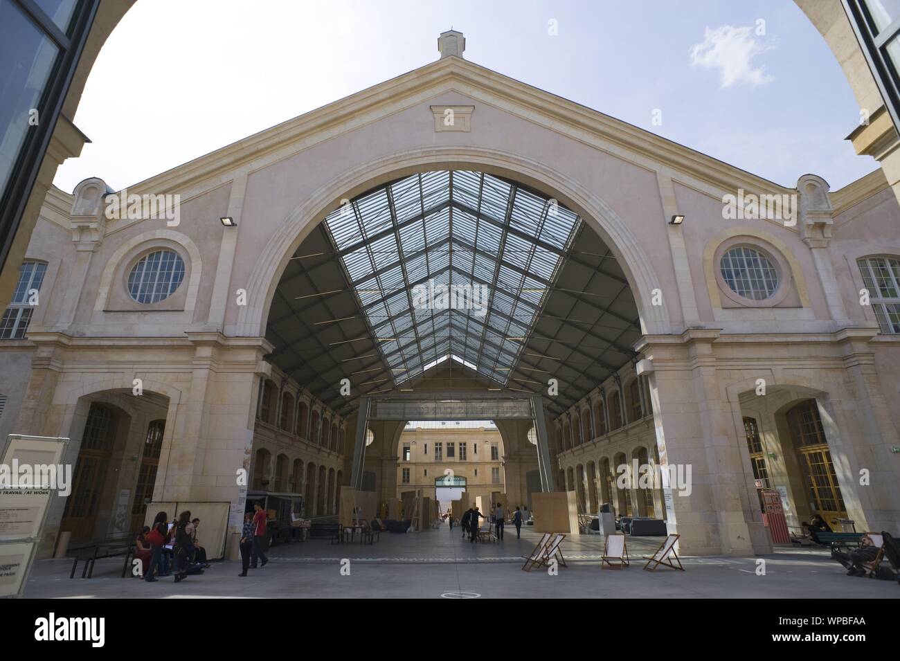 Paris, Museum für Moderne Kunst Centquatre, Le 104 - Paris, Museum of ...
