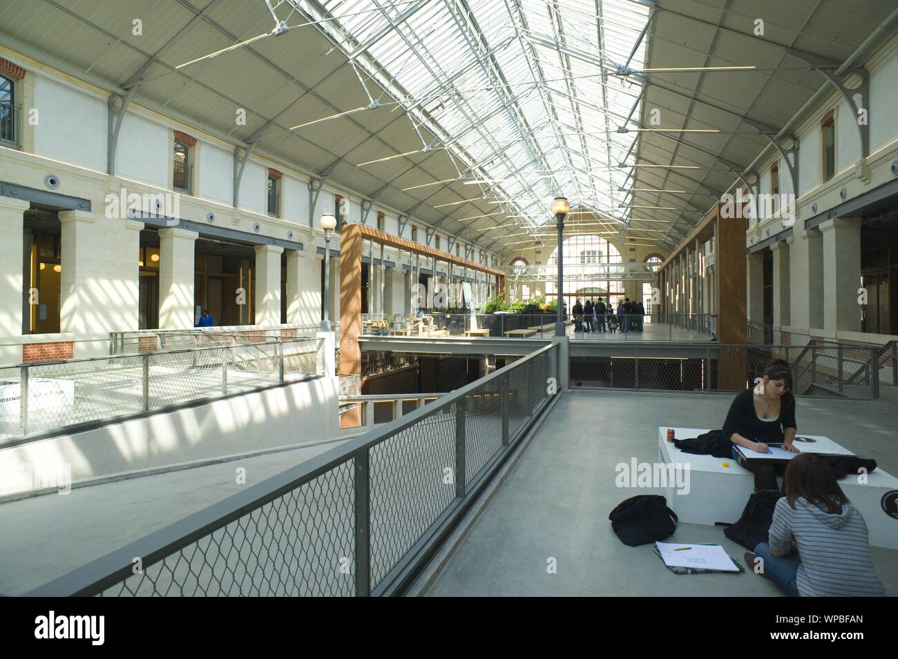 Paris, Museum für Moderne Kunst Centquatre, Le 104 - Paris, Museum of ...