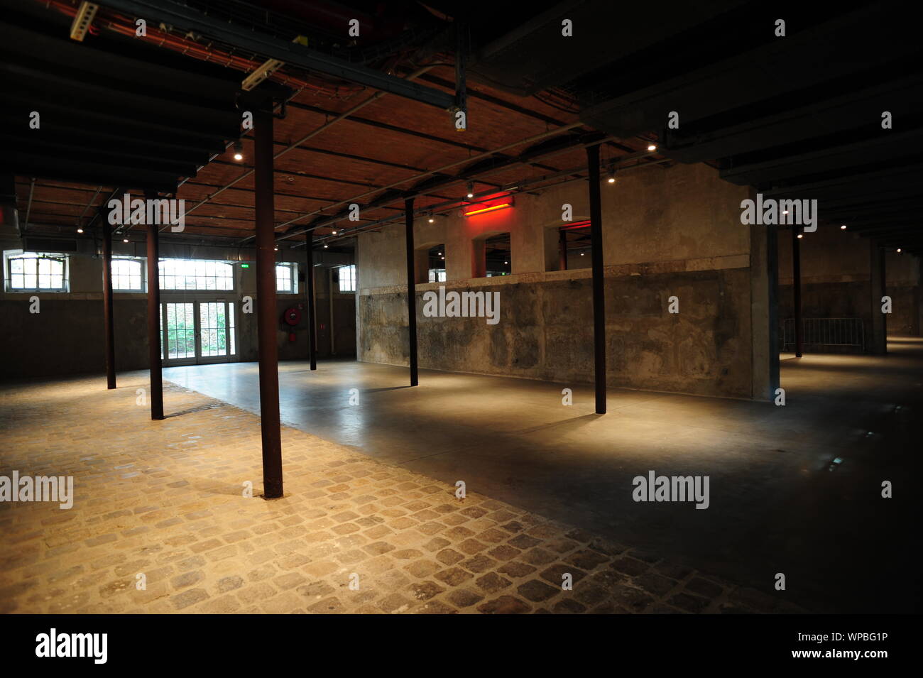 Paris, Museum für Moderne Kunst Centquatre, Le 104 - Paris, Museum of ...