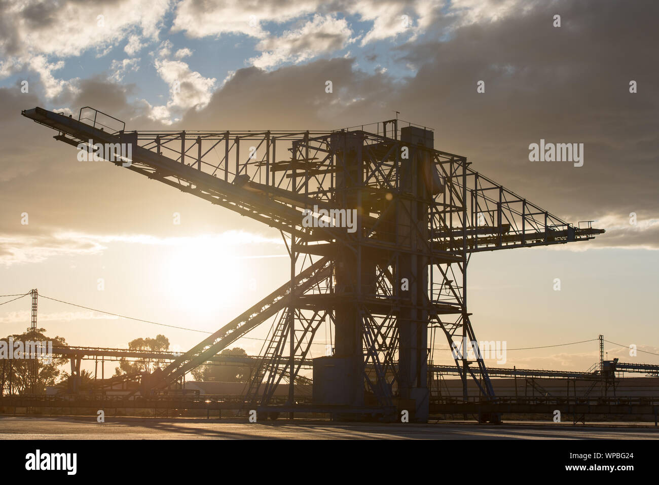 Building construction site conveyor hi-res stock photography and images ...