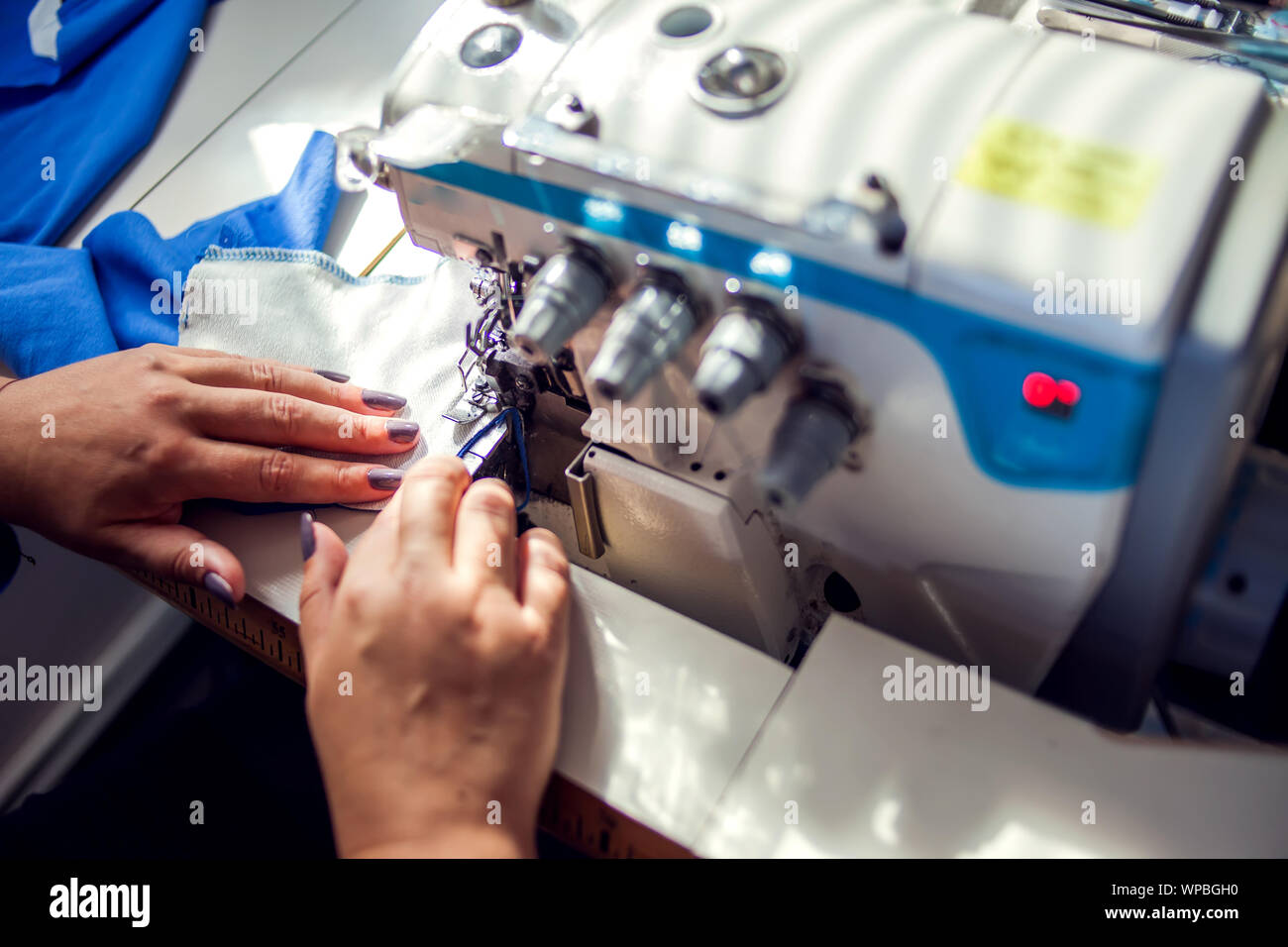 How is sewing machine works hi-res stock photography and images - Alamy