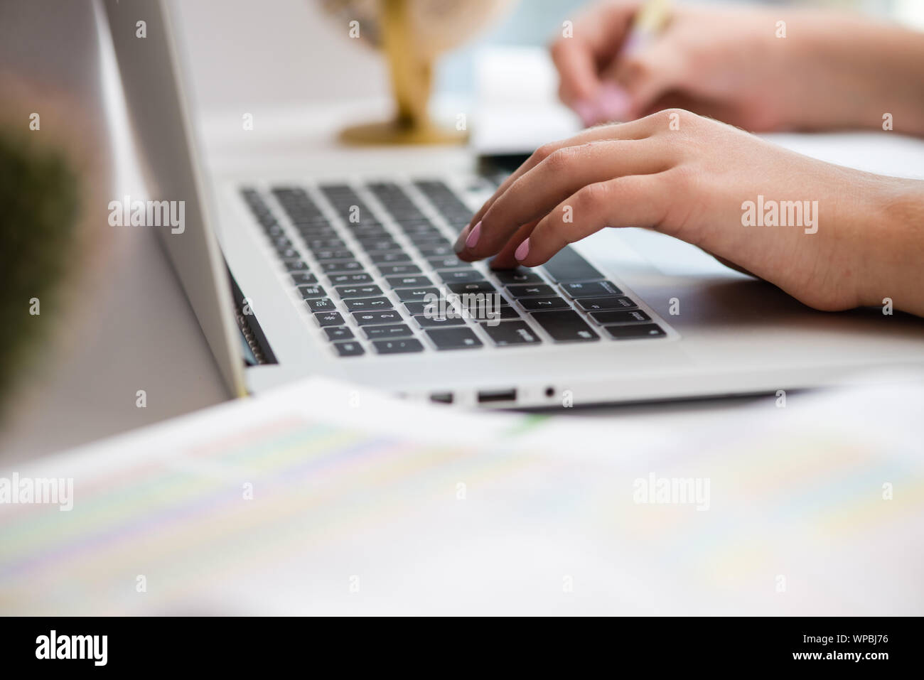 Typing hands hi-res stock photography and images - Alamy