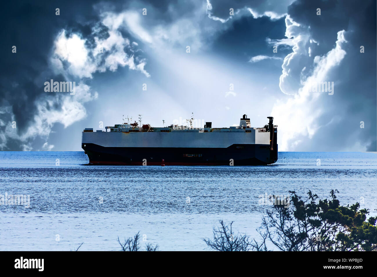 Capsized shipping container hi-res stock photography and images - Alamy