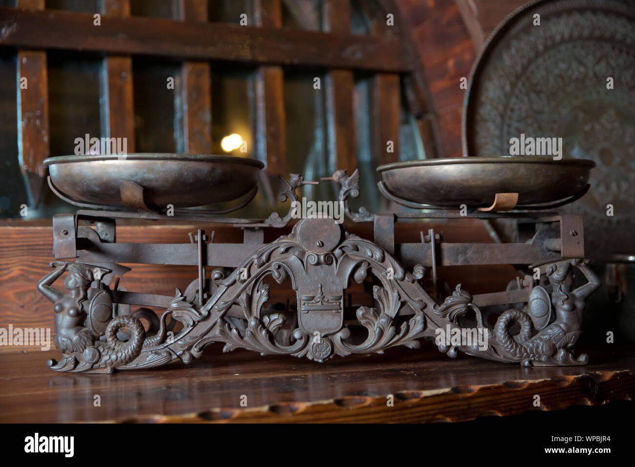 Old style cast iron weighing scales hi-res stock photography and images ...
