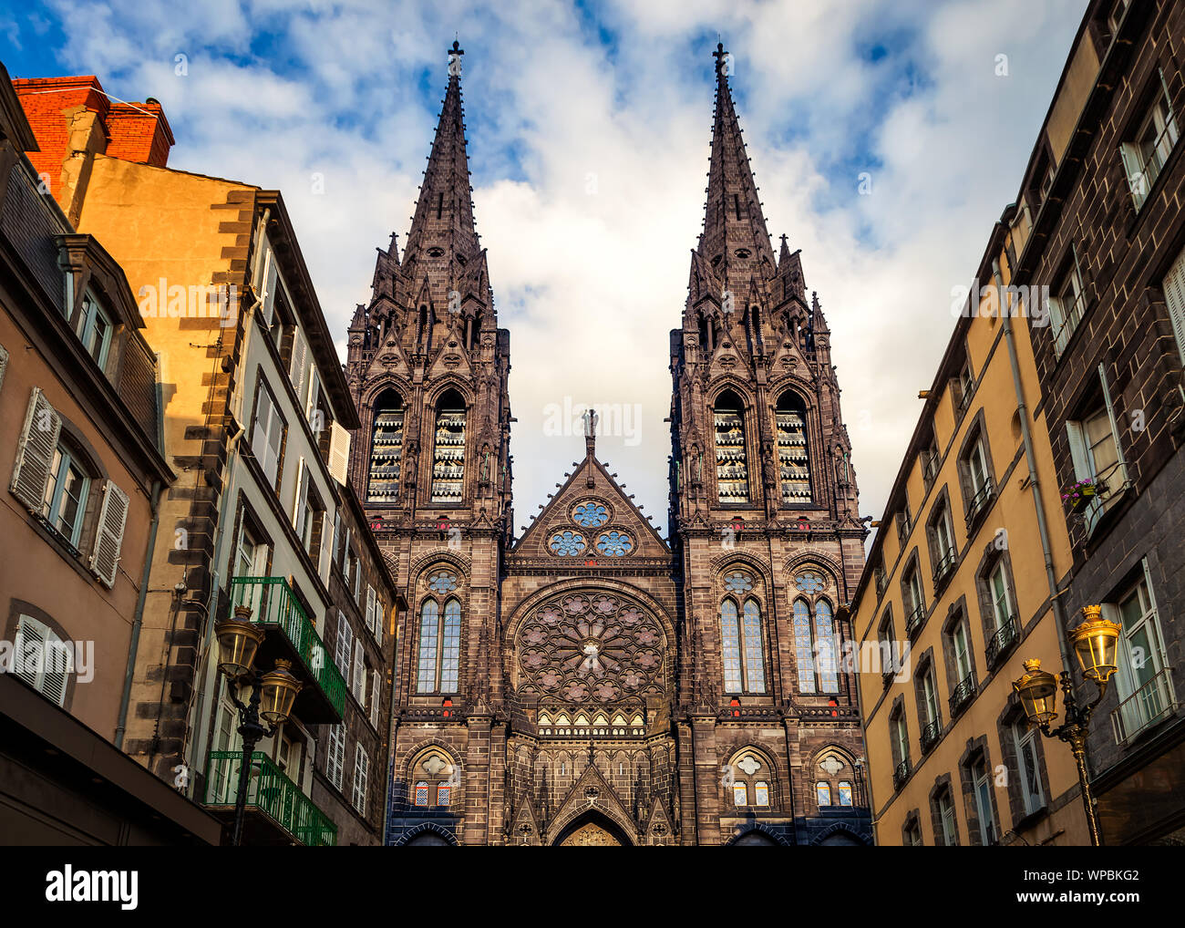 Clermont ferrand black cathedral hi-res stock photography and images ...