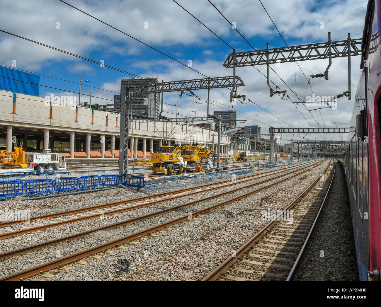 Train overhead europe hi-res stock photography and images - Alamy