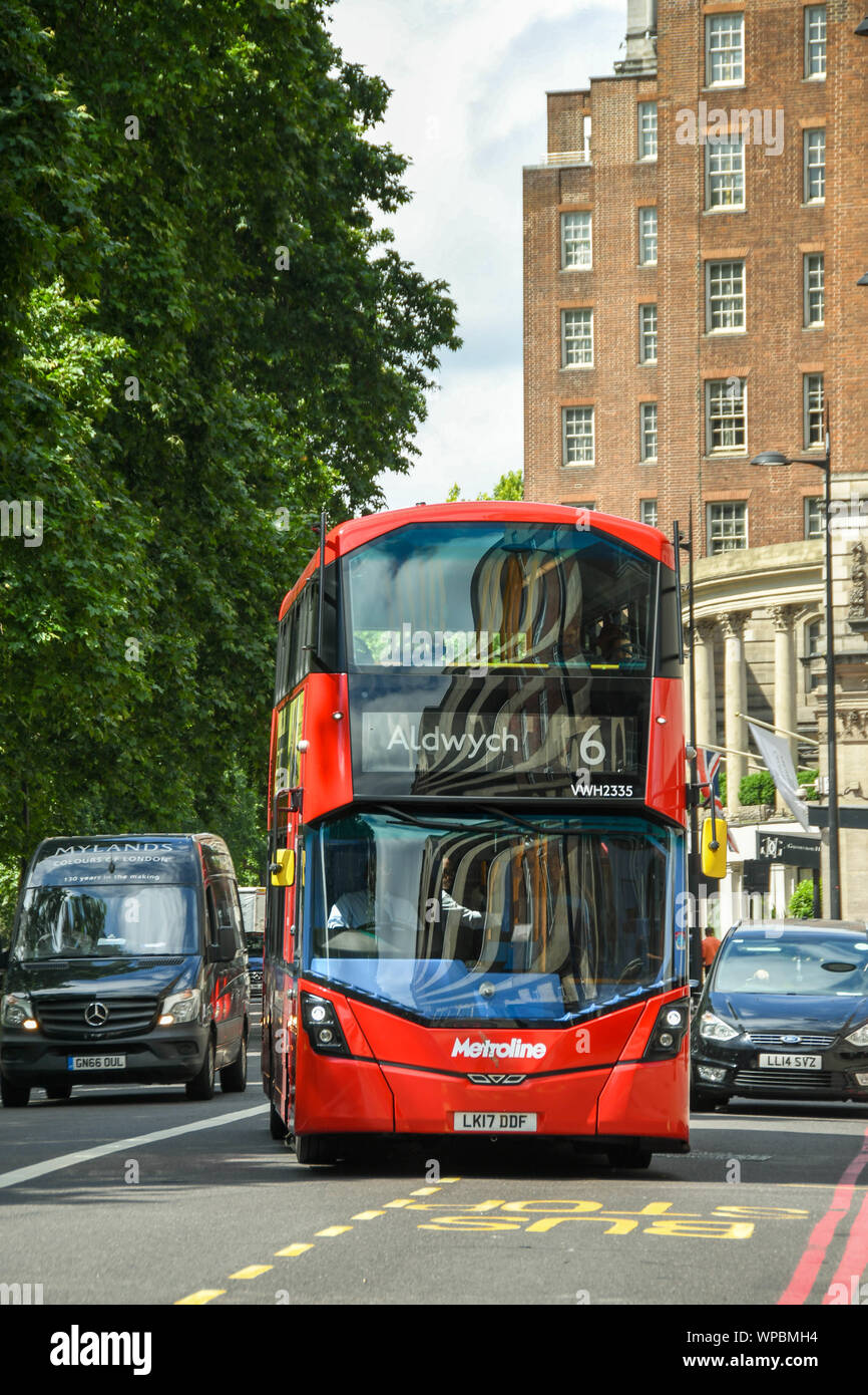 Metroline hi-res stock photography and images - Alamy