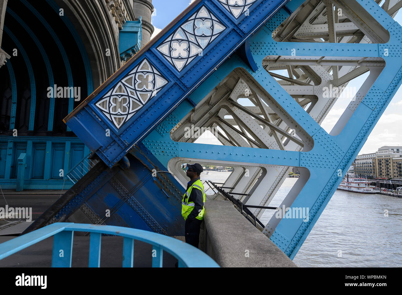 Tower Bridge opening Stock Photo - Alamy