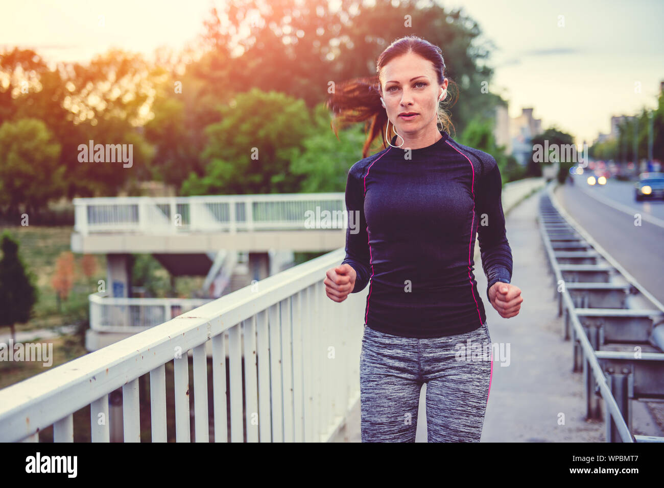 Women in headphones hi-res stock photography and images - Alamy