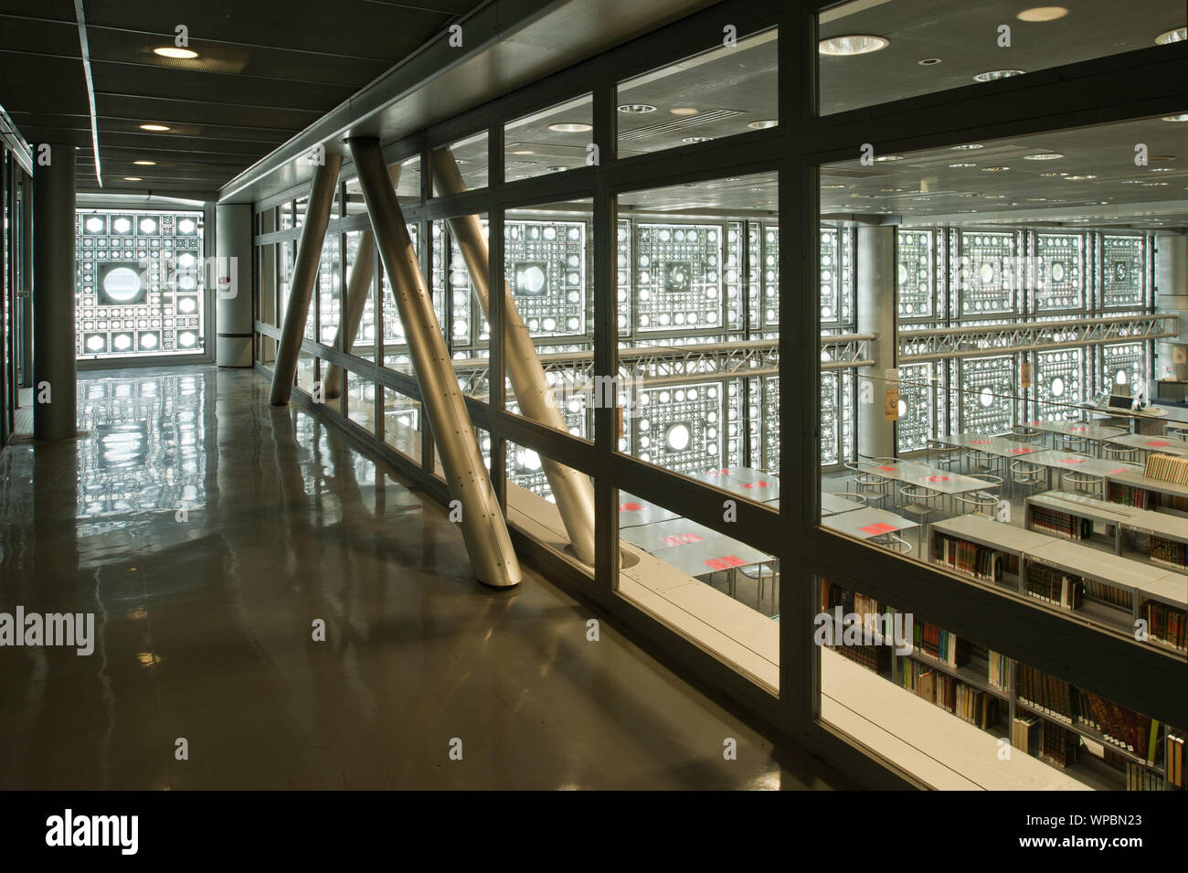 Paris, Institut du Monde Arabe von Jean Nouvel - Paris, Arab World ...