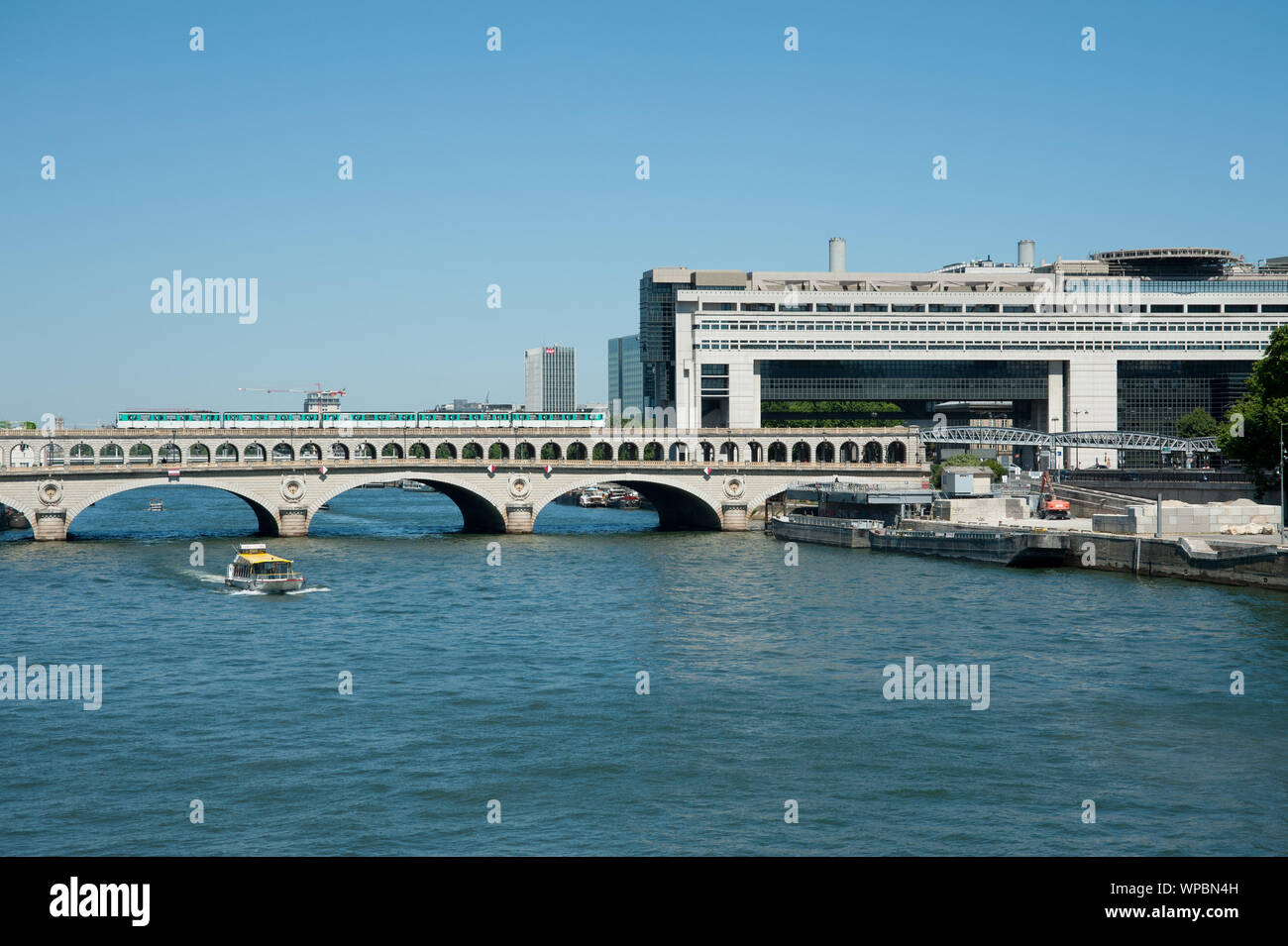 Paul chemetov und borja huidobro hi-res stock photography and images ...