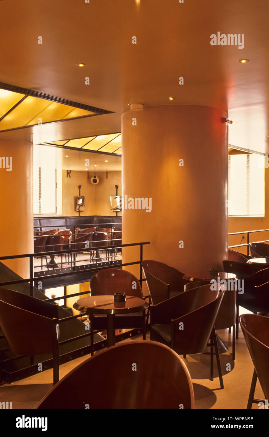 Mit der Gestaltung des Cafe Costes 1984 am Pariser Square des Innocents ...