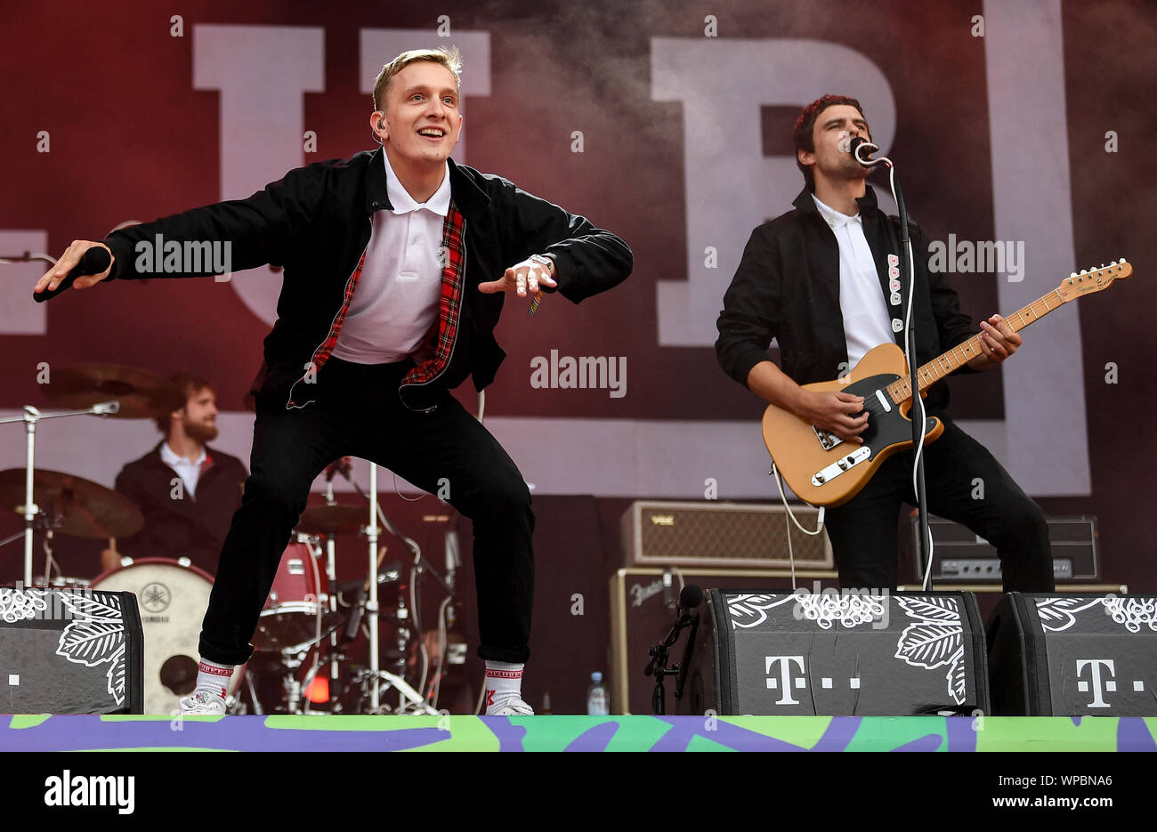 Berlin, Germany. 08th Sep, 2019. The singer Felix Brummer (l) and the ...