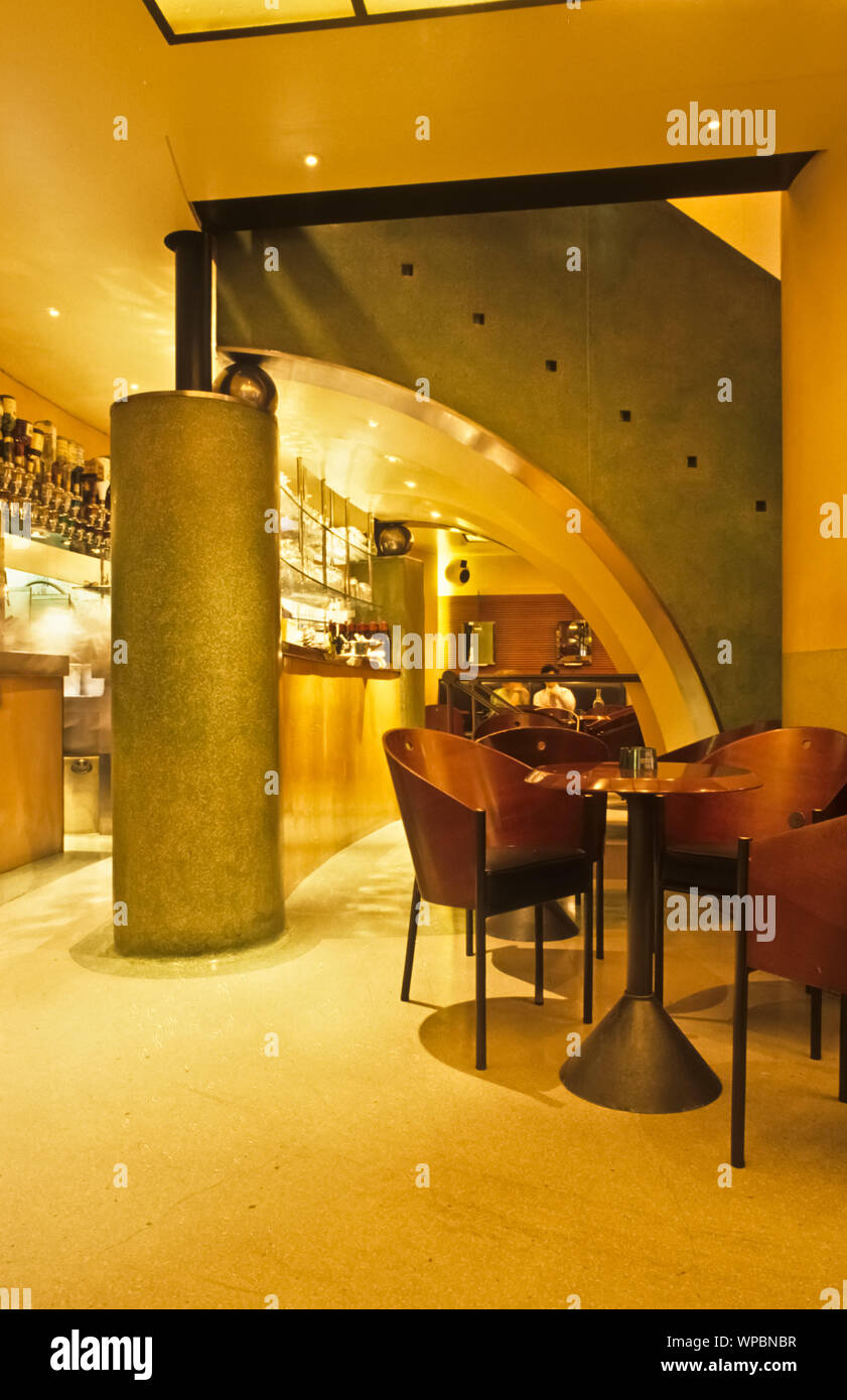 Mit der Gestaltung des Cafe Costes 1984 am Pariser Square des Innocents ...