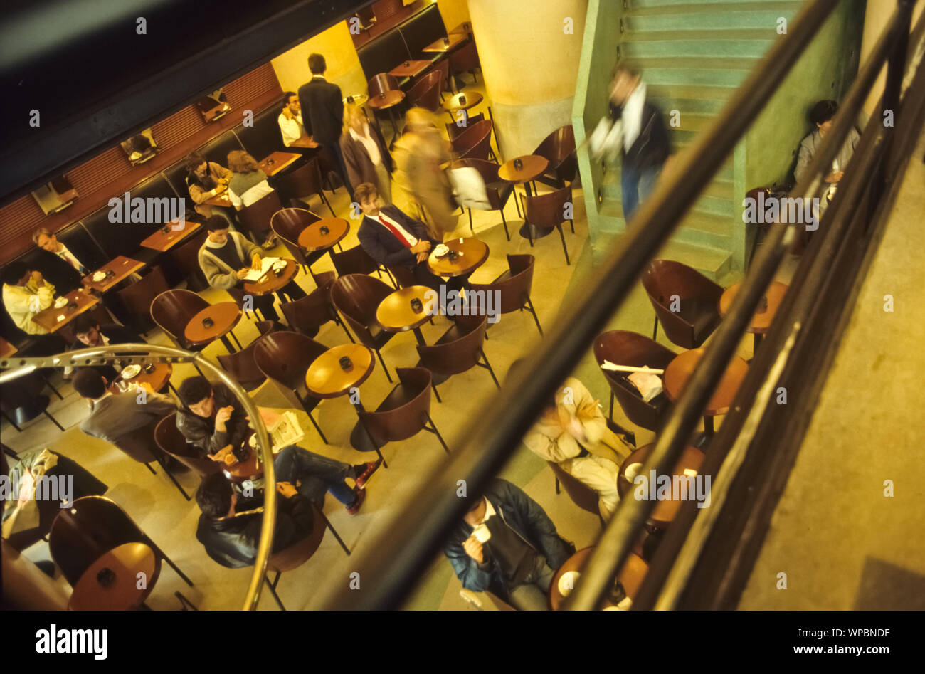 Mit der Gestaltung des Cafe Costes 1984 am Pariser Square des Innocents ...