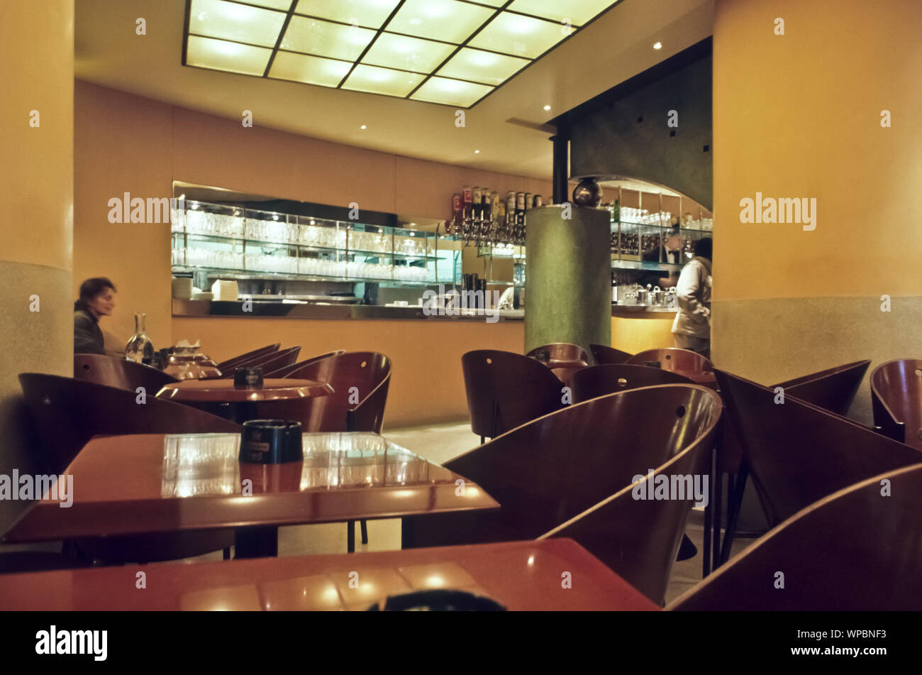 Mit der Gestaltung des Cafe Costes 1984 am Pariser Square des Innocents ...