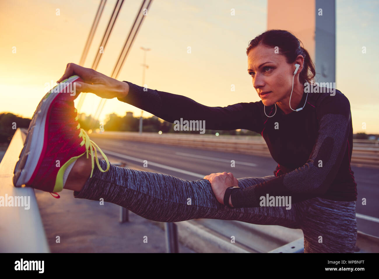 Women exercise clothing hi-res stock photography and images - Alamy