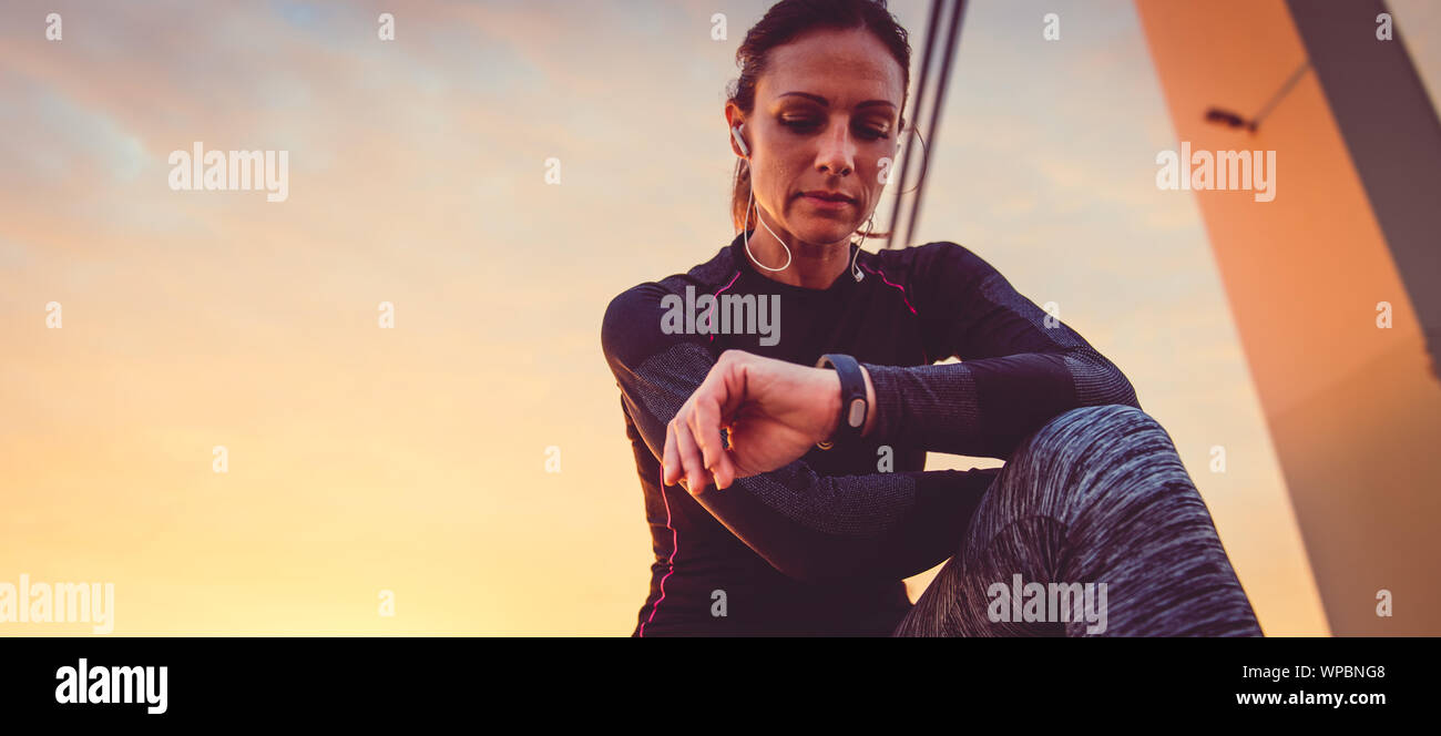 Woman monitoring her progress on smart watch Stock Photo - Alamy
