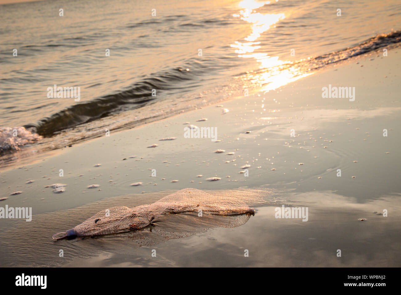 The plastic waste tide hi-res stock photography and images - Alamy