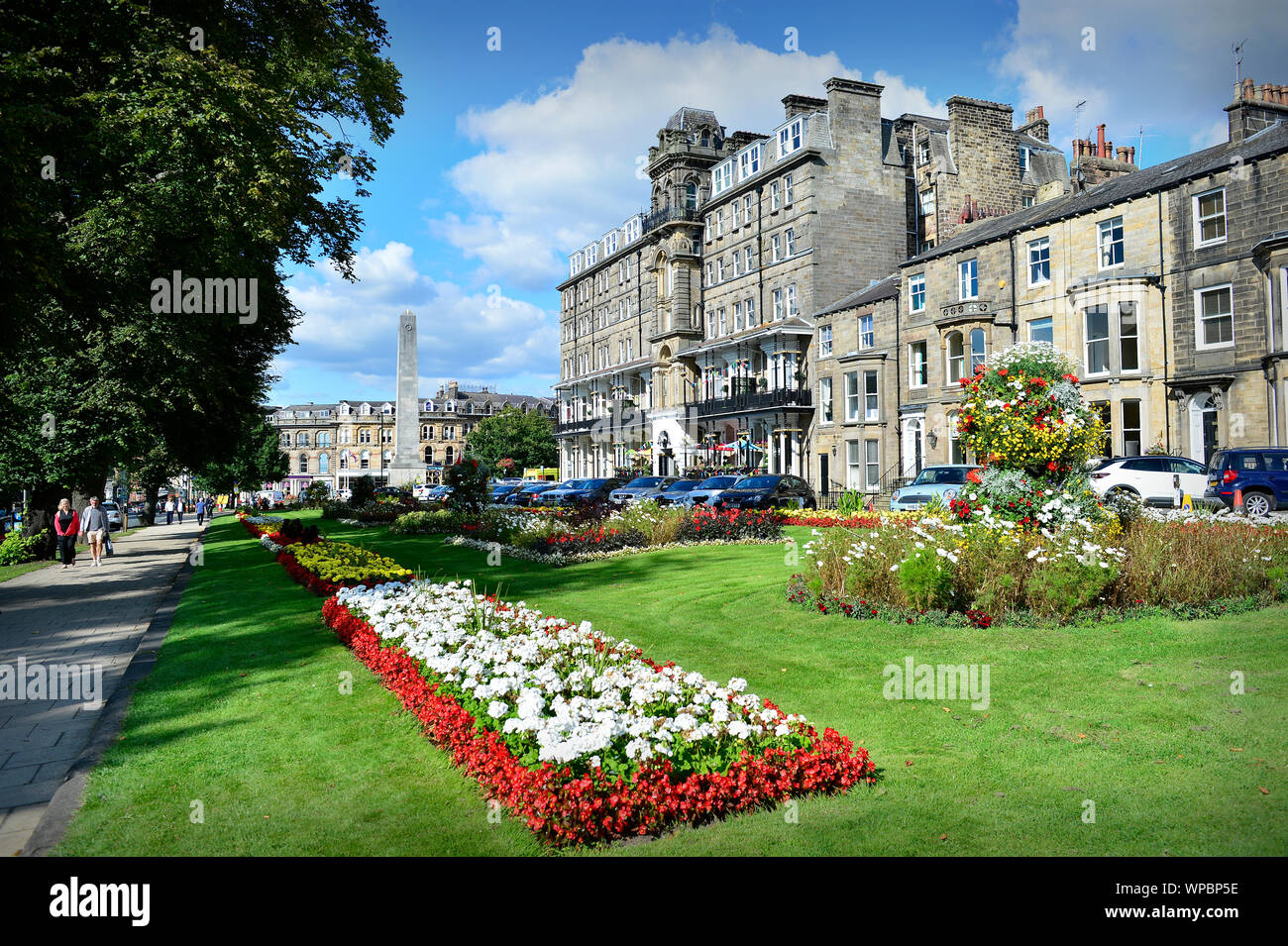 English town centre harrogate hi-res stock photography and images - Alamy