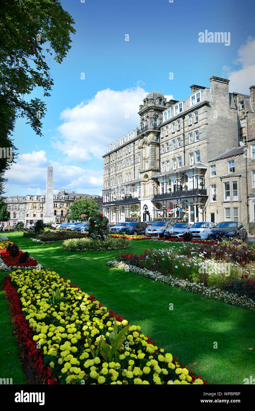 English town centre harrogate hi-res stock photography and images - Alamy