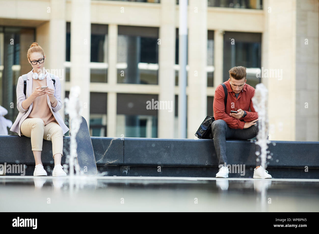 Two people sitting talking hi-res stock photography and images - Alamy