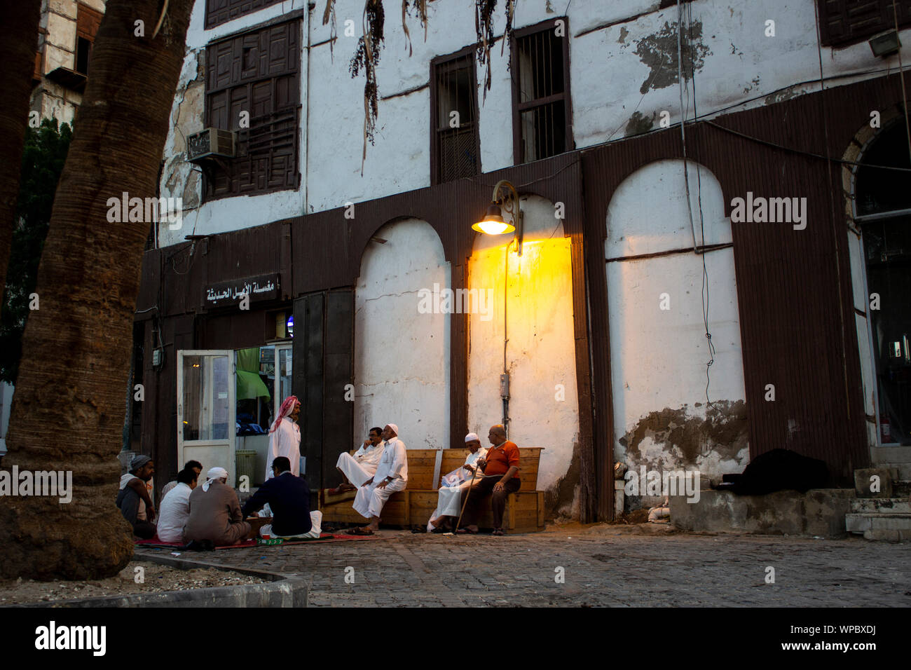 Saudi arabia tea hi-res stock photography and images - Alamy