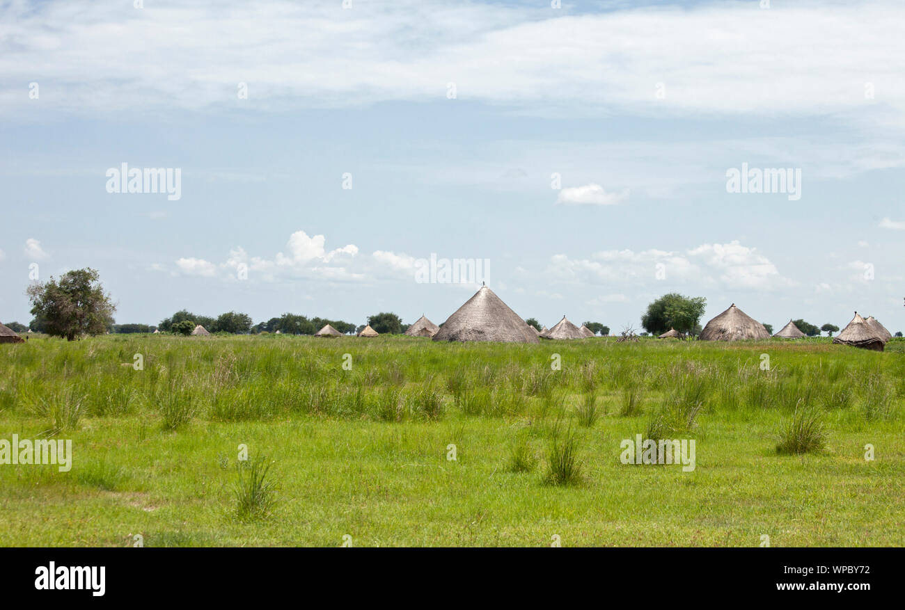 South sudan village huts hi-res stock photography and images - Alamy