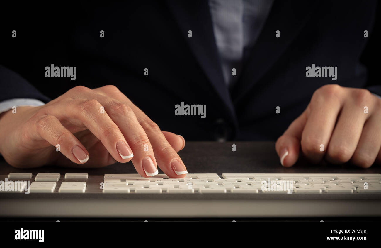 Business woman typing on keyboard Stock Photo - Alamy