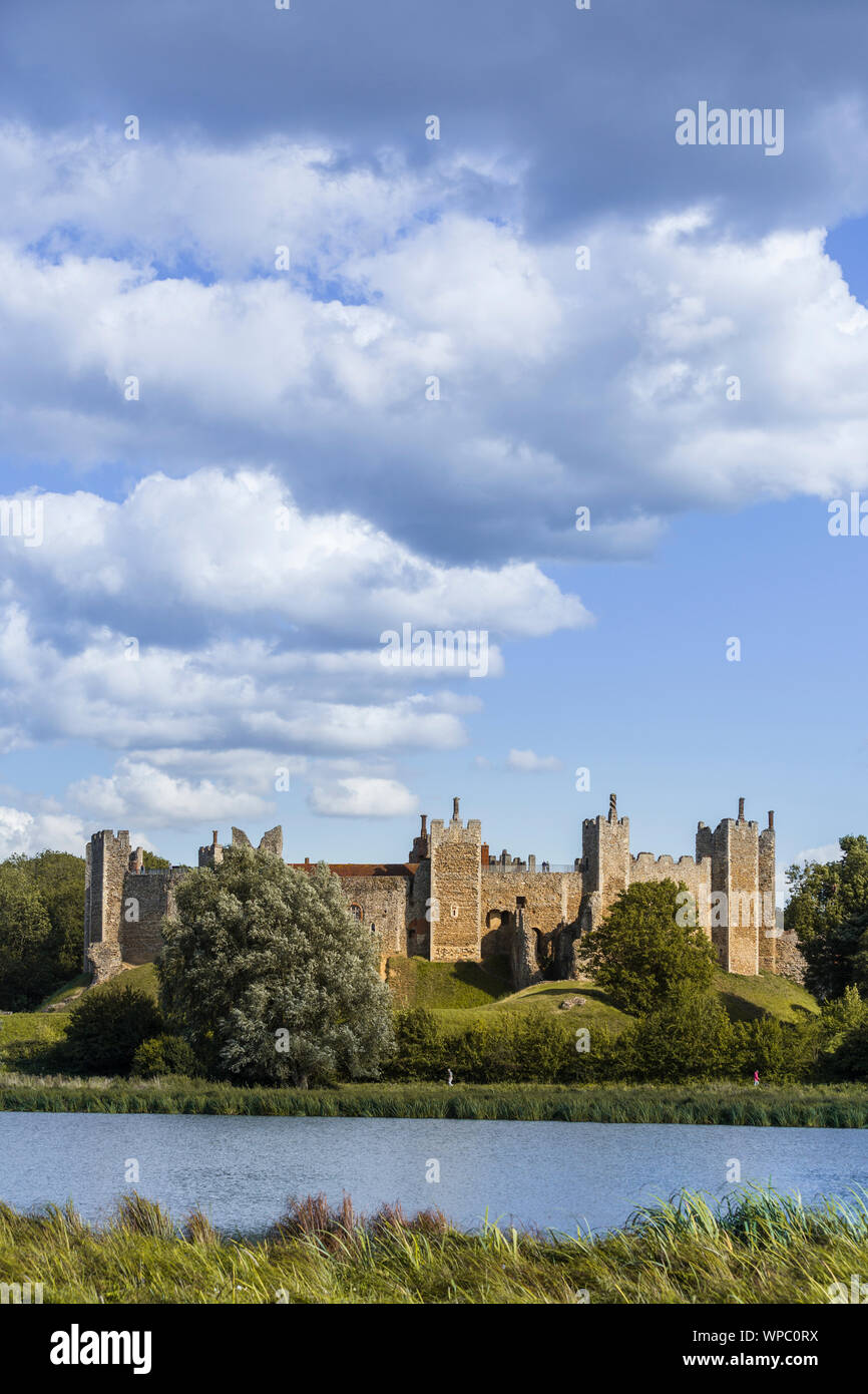 Framlingham castle framlingham suffolk england hi-res stock photography ...