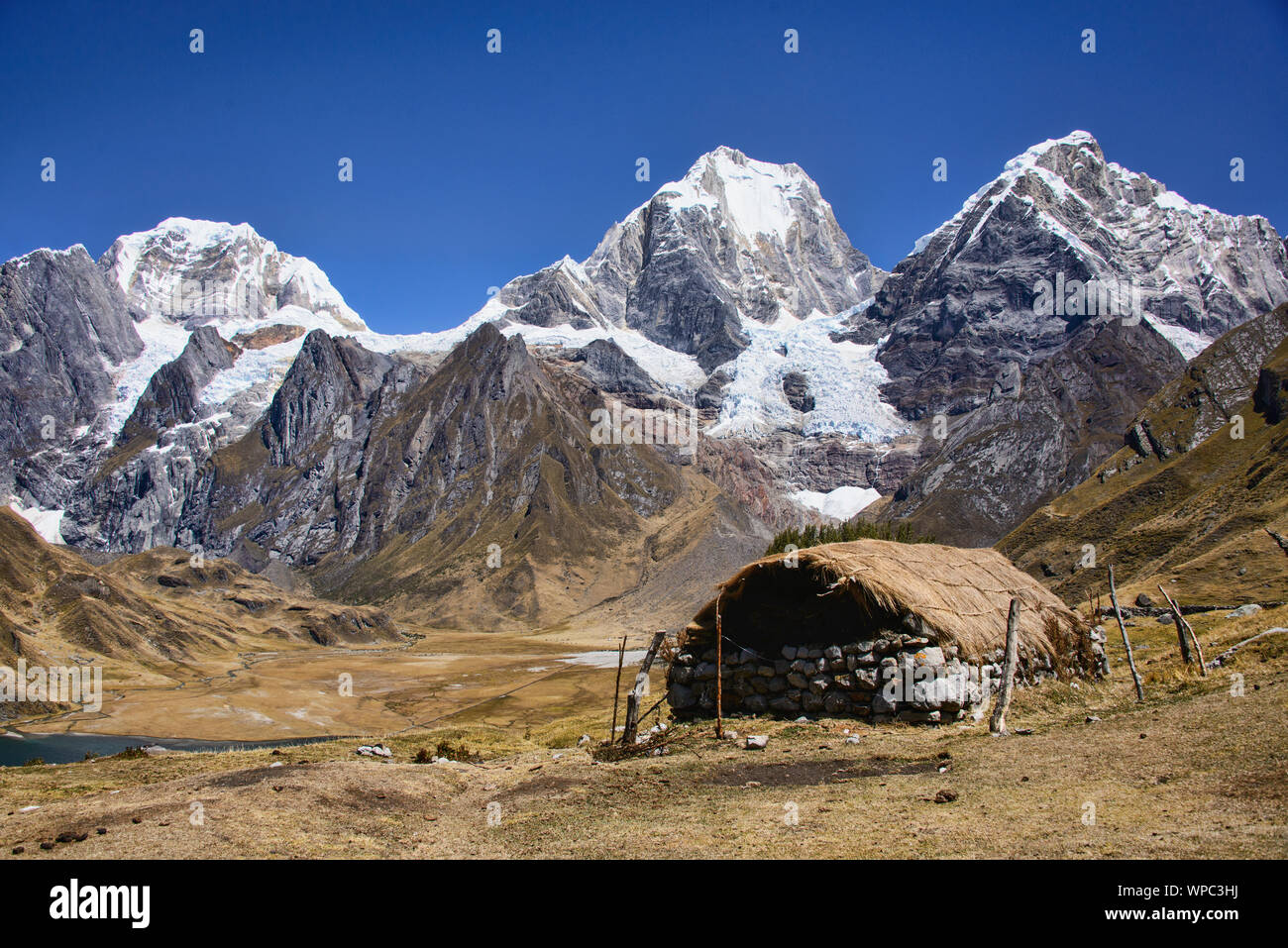 Peru hut hi-res stock photography and images - Alamy