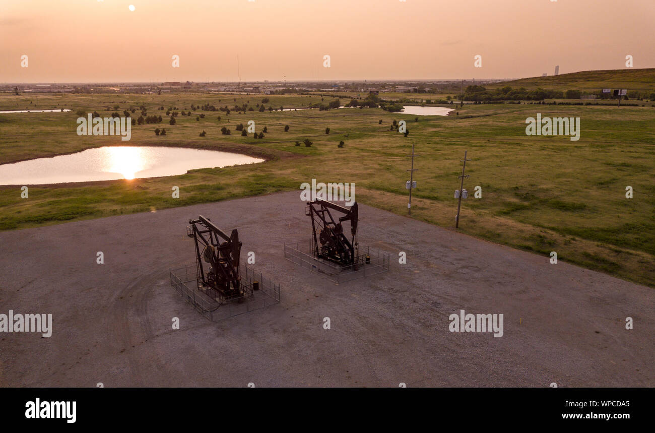 Oklahoma Oil Well High Resolution Stock Photography and Images - Alamy