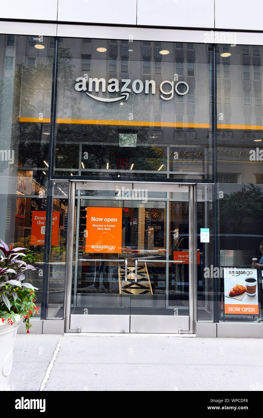 Giant brick and mortar retailer hi-res stock photography and images - Alamy