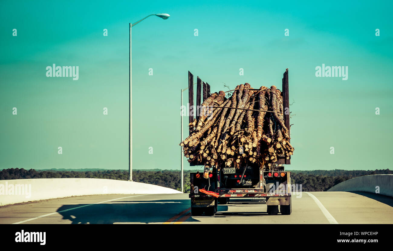 Logging truck usa hi-res stock photography and images - Alamy