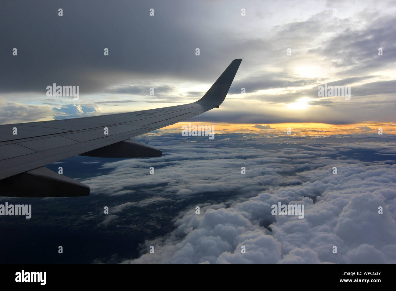 Sunrise over airplane wing hi-res stock photography and images - Alamy