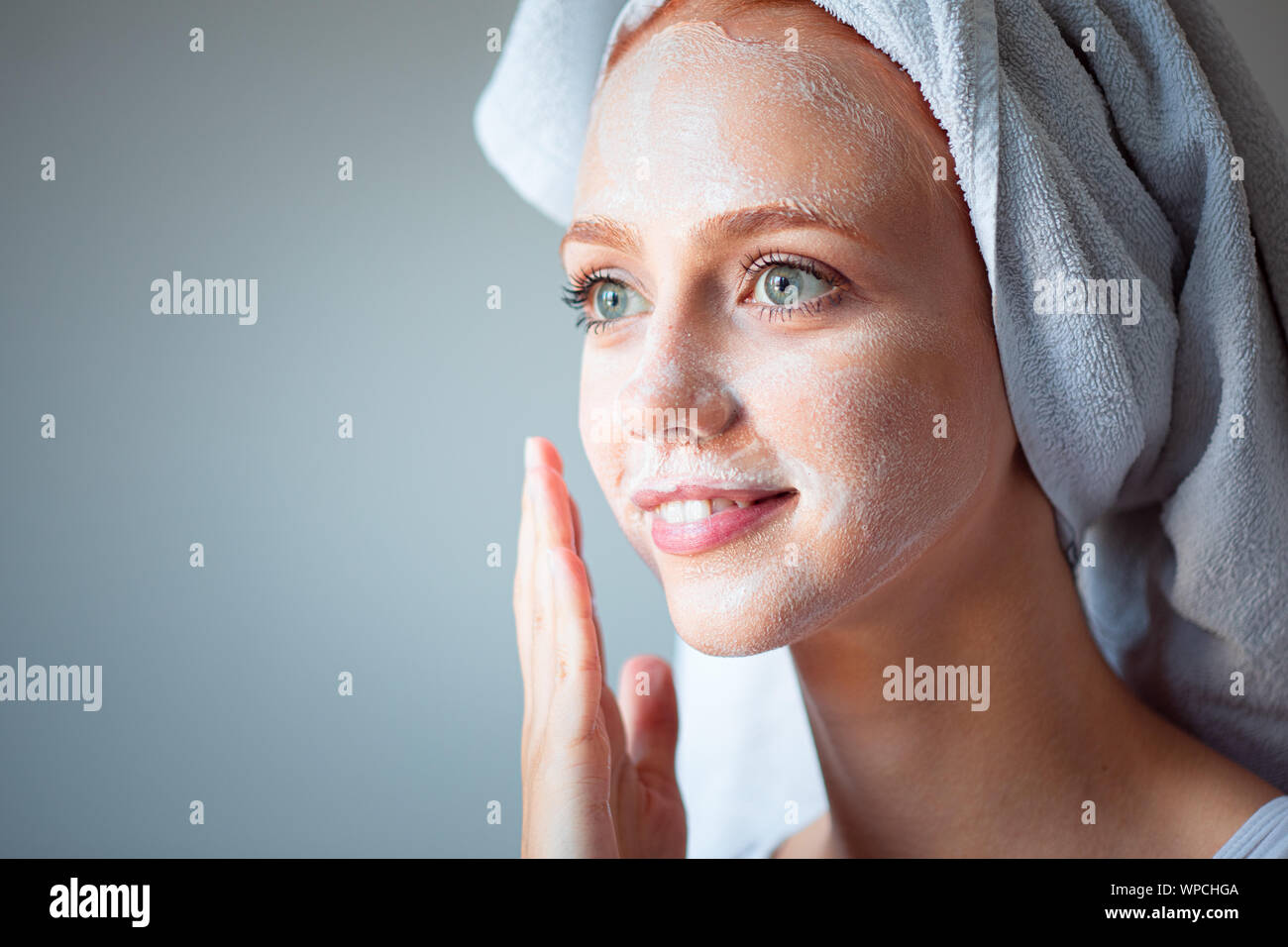 Girl washing her face hi-res stock photography and images - Alamy