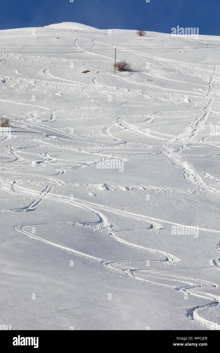 Piste lines hi-res stock photography and images - Alamy